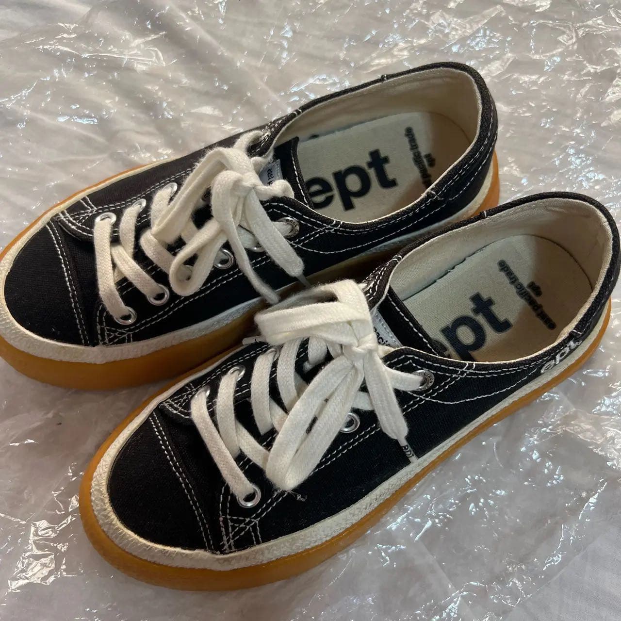 #我要賣 韓國EPT DIVE LAYER深藍色厚底帆布鞋 - 二手交易板 | Dcard