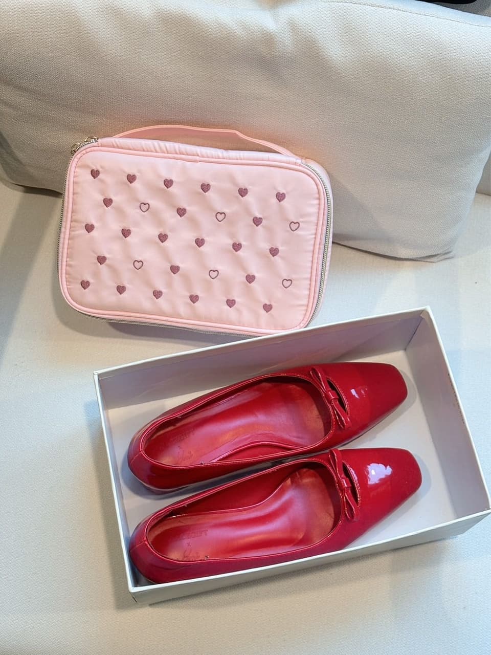 人生命定小紅鞋🎀蝴蝶結瑪莉珍跟鞋 - 愛木須龍 (@a158888) | Dcard