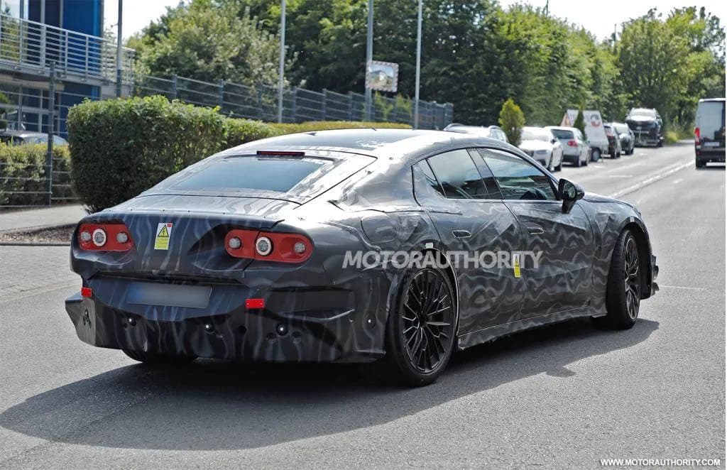 AMG GT 4-Door Coupe EV 偽裝車捕獲 - 汽車板 | Dcard