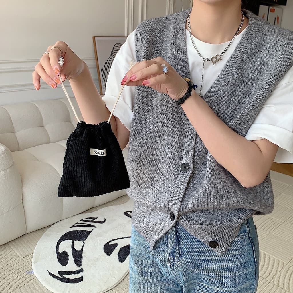 燈芯絨質感 迷你收納袋只要$19！便攜又實用的必備小物🤩 - 魚子小姐 (@fishfreeee) | Dcard