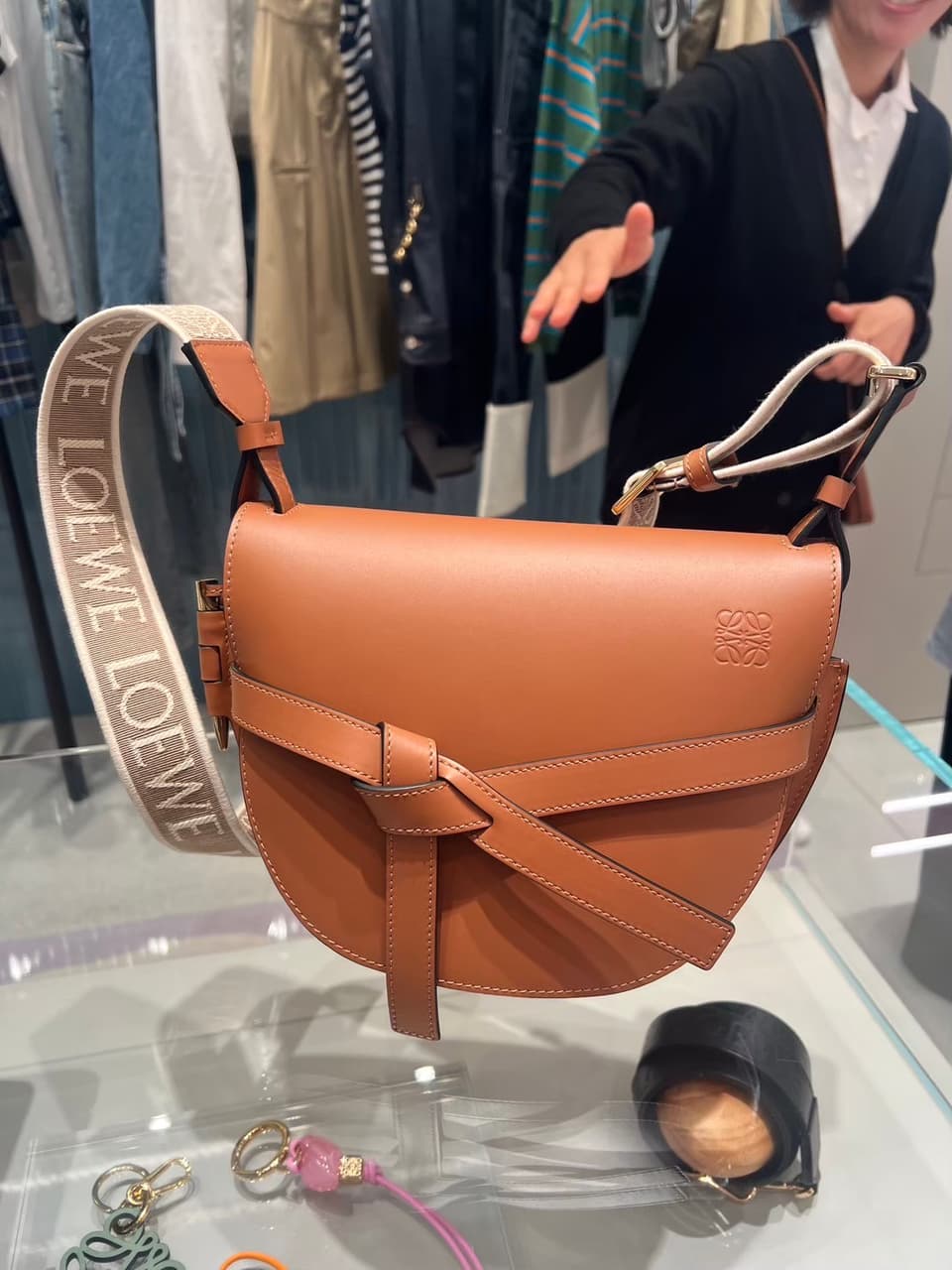 #分享 沖繩DFS-T廣場 Loewe small gate - 精品板 | Dcard