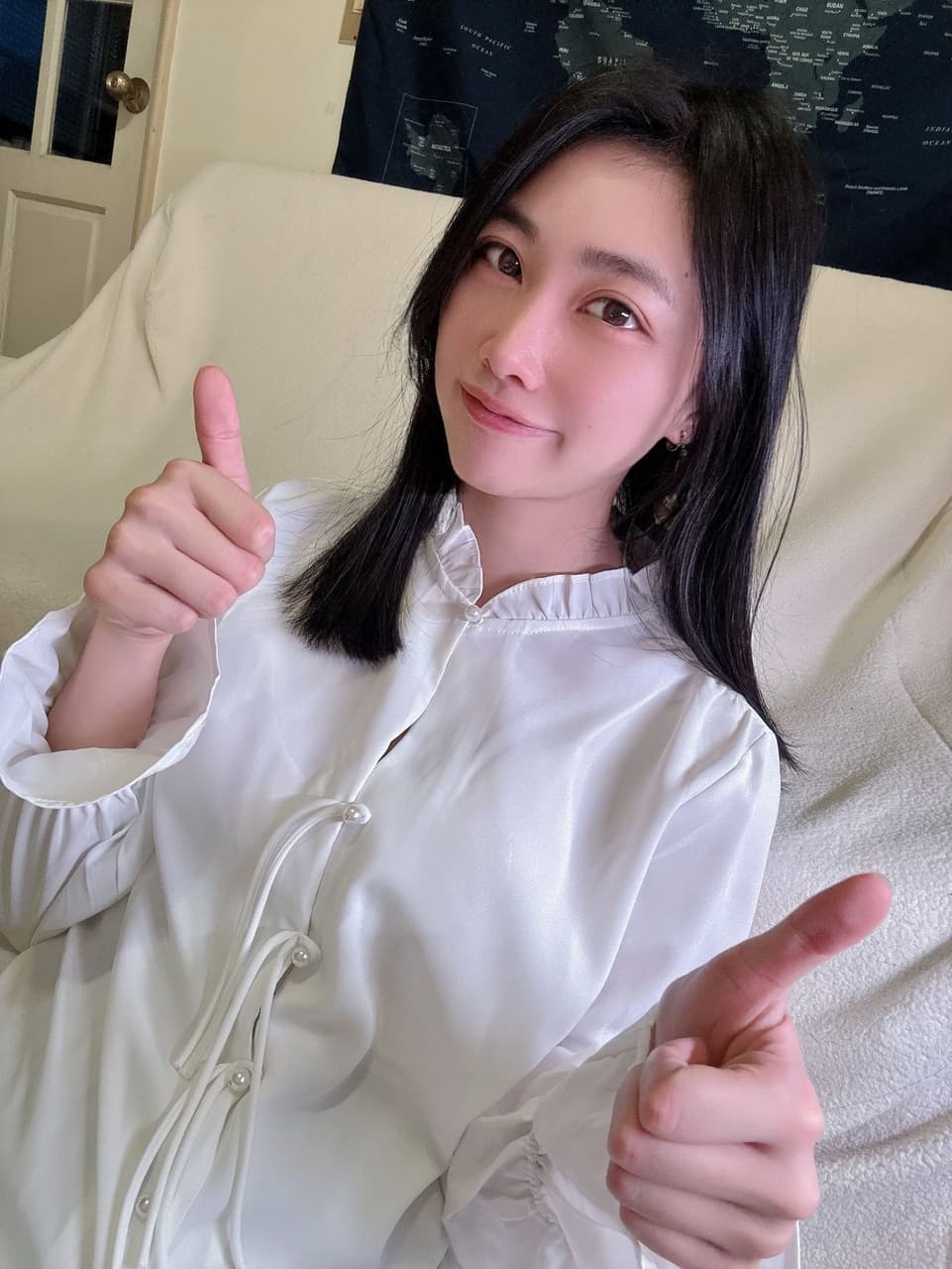 韓系減法底妝神隊友! 嬌蘭24K小奶管心得 - 美妝板 | Dcard