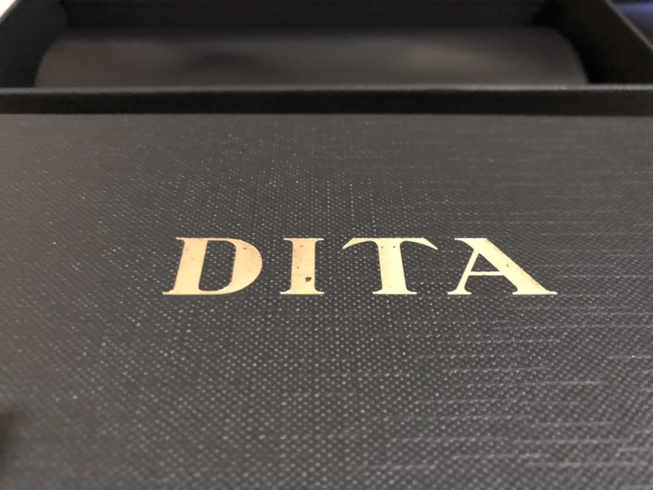 #簡單開箱 #眼鏡 Dita United 2078 & Thom Browne TB-908紅白藍 開箱 - 穿搭板 | Dcard