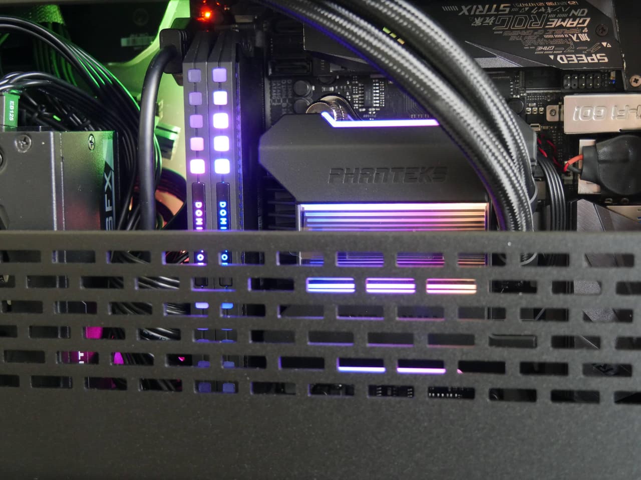 #開箱 伸縮自如的PHANTEKS SHIFT XT - 3C板 | Dcard