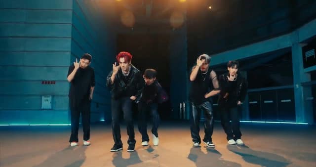 AcQUA源少年《Mmm..嗯》OFFicial PerFormance MV暗夜撩動版 / 個人不專業五寶評論 - 原子少年板 | Dcard