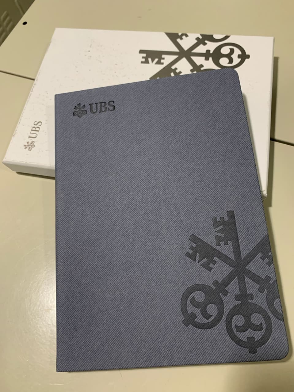 #贈送 UBS 2025筆記本 - 贈物板 | Dcard