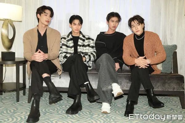 #新聞 Bright來台「道明寺上身」臭臉、拍照還在吃！泰國F4記者會大遲到擺譜 - 追星板 | Dcard