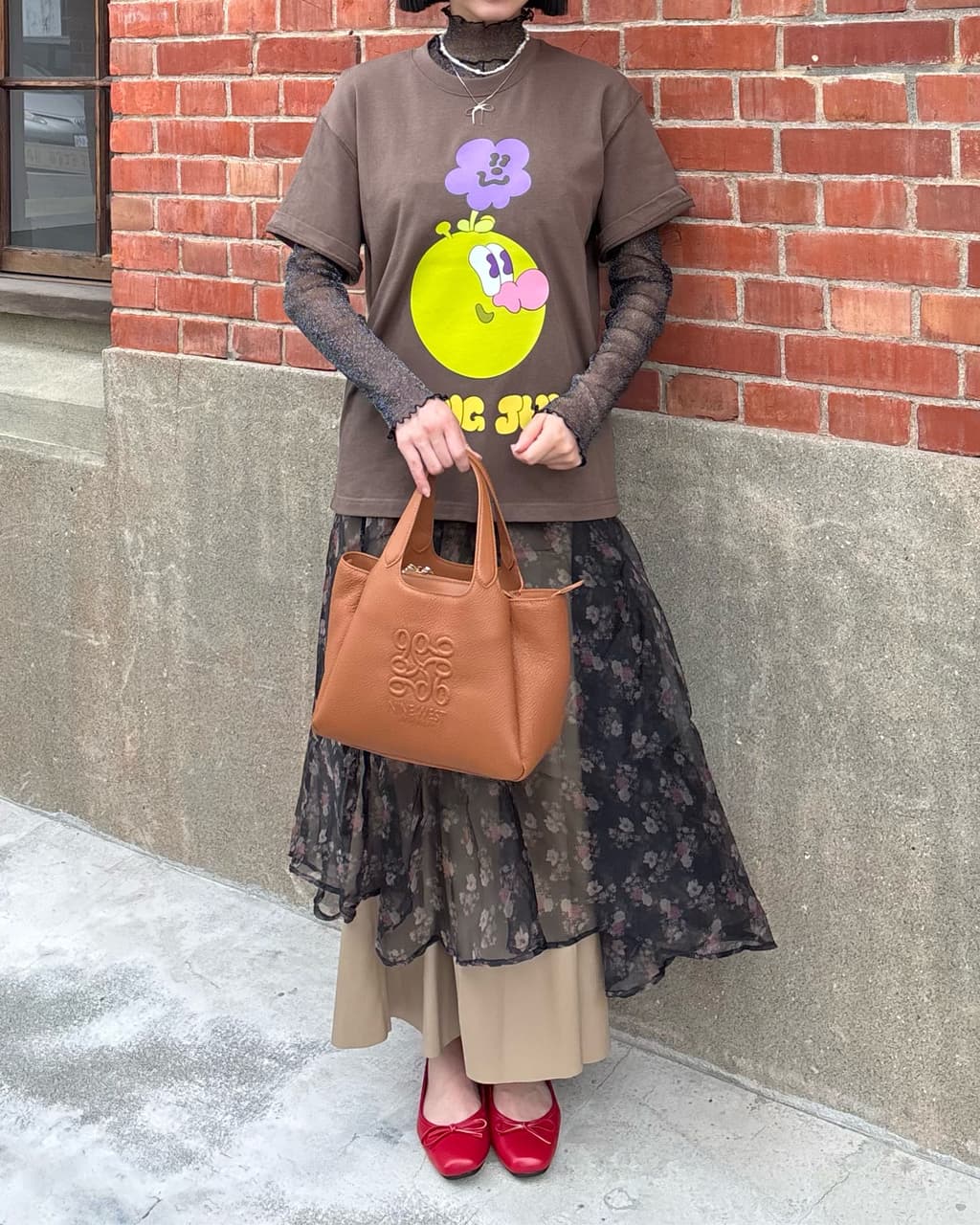 #開箱 ViewFinder 落肩短袖｜BT 聯名款穿搭分享 - 岑 (@tsen_162) | Dcard