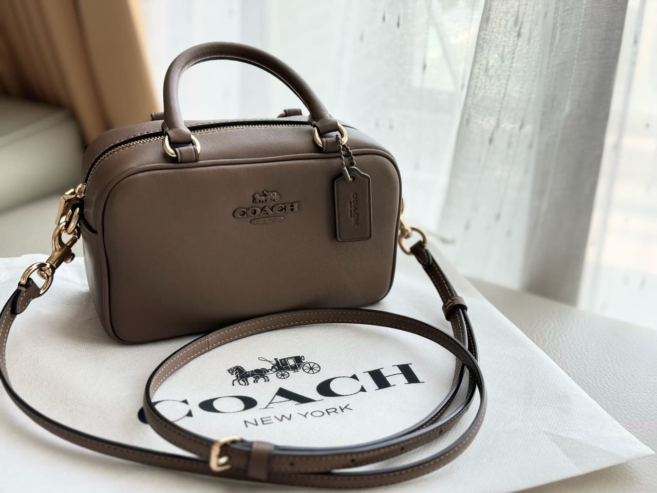 #分享 Coach 石灰色Satchel小方包+專櫃款Soft Tabby奶白色 開箱分享🤎 - 精品板 | Dcard