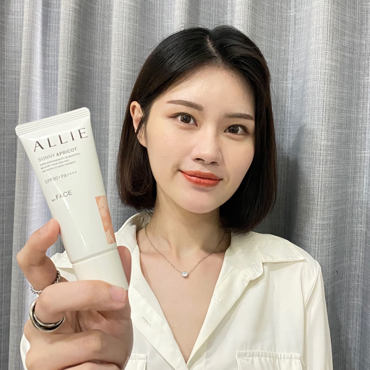 ALLIE持采濾鏡調色UV防曬乳 15分鐘快速完妝💄美美約會去😍 - Mona茉那 (@monaaa11xx) | Dcard