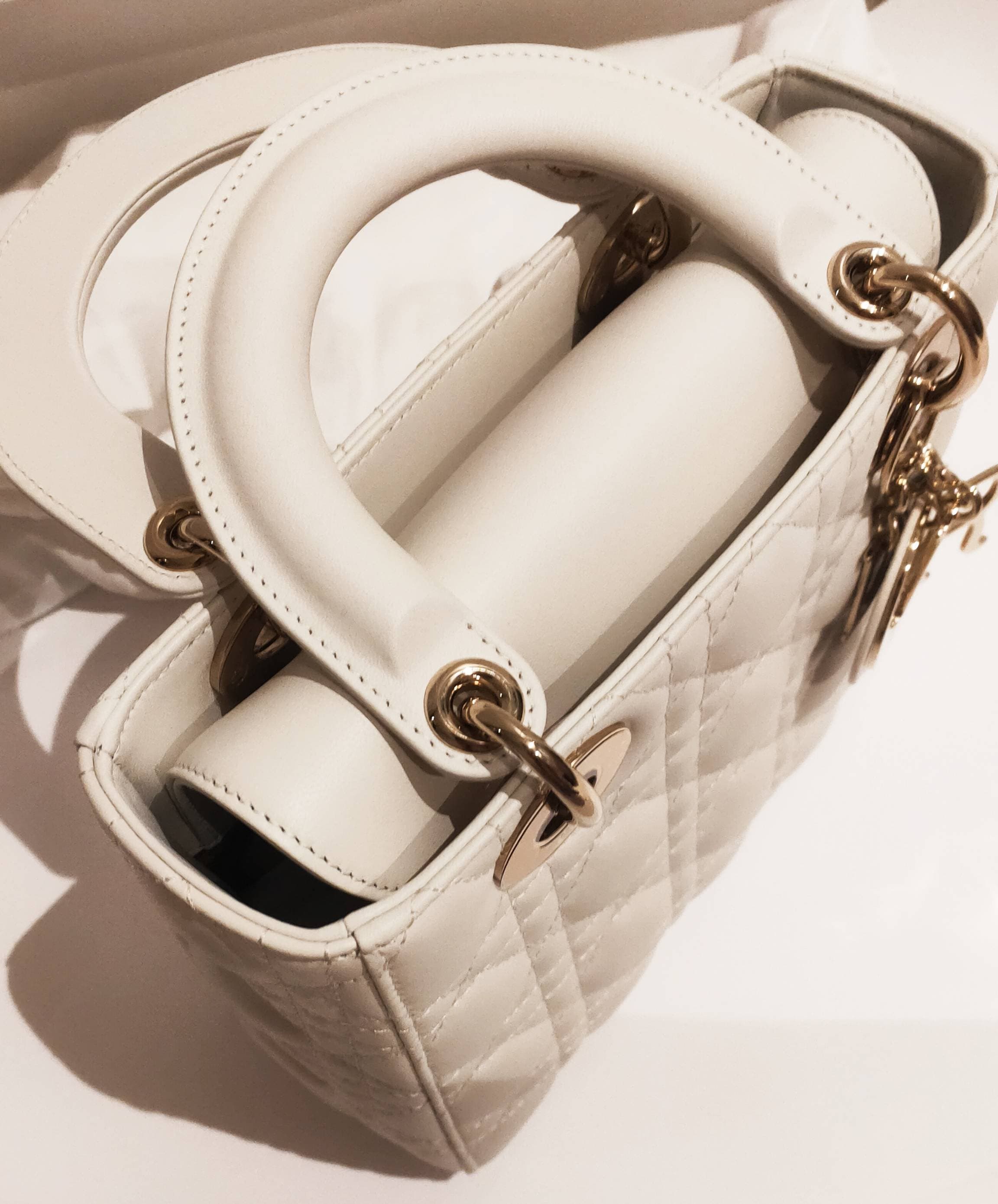 #分享 【🐠的Dior收藏】白、灰Lady Dior+小雞黃限定名片夾+2023新年禮 - 精品板 | Dcard