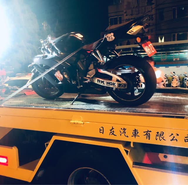 遇到違規三寶賓士後 重機板 Dcard