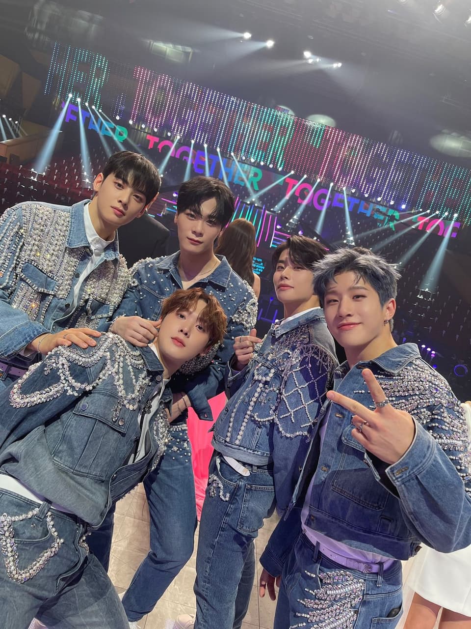 #分享 ASTRO MJ 金明俊生日快樂🧡🧡 - 追星板 | Dcard