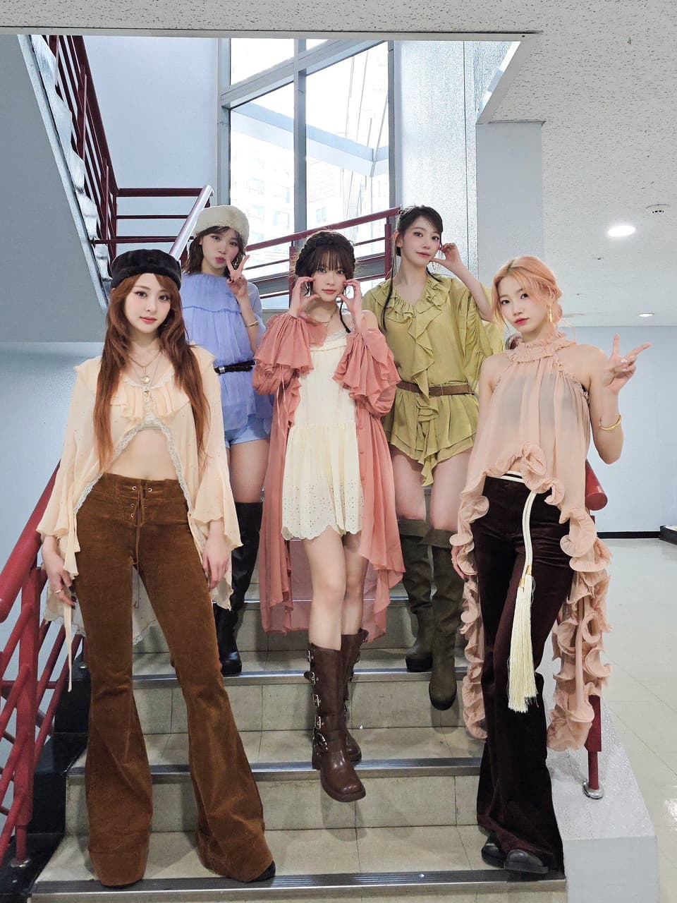 #集中討論 LE SSERAFIM 迷你五輯 'HOT' 火熱發行🔥 - B64 留言 | Dcard