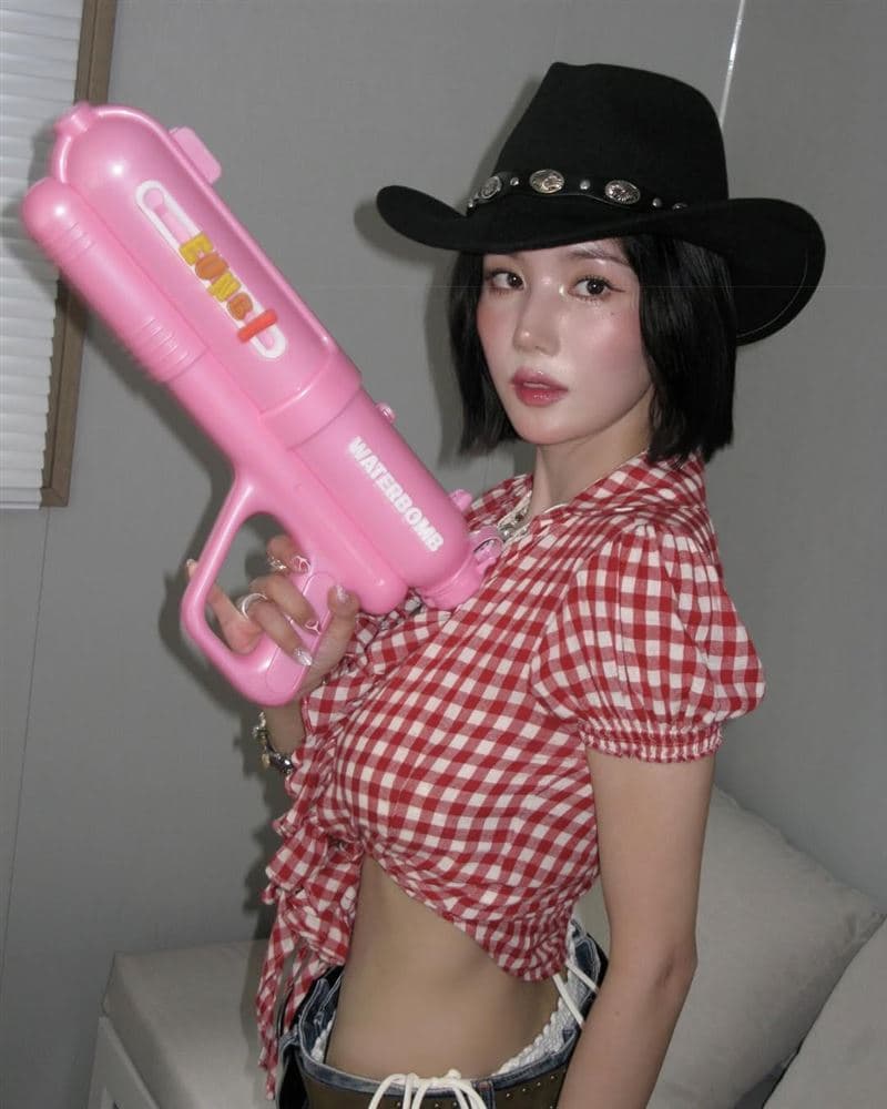 權恩妃遭虧「權F」比基尼尺度掀兩派戰翻！犯規戰袍「真實價格」網傻眼 - SETN三立新聞網 (@setn54) | Dcard