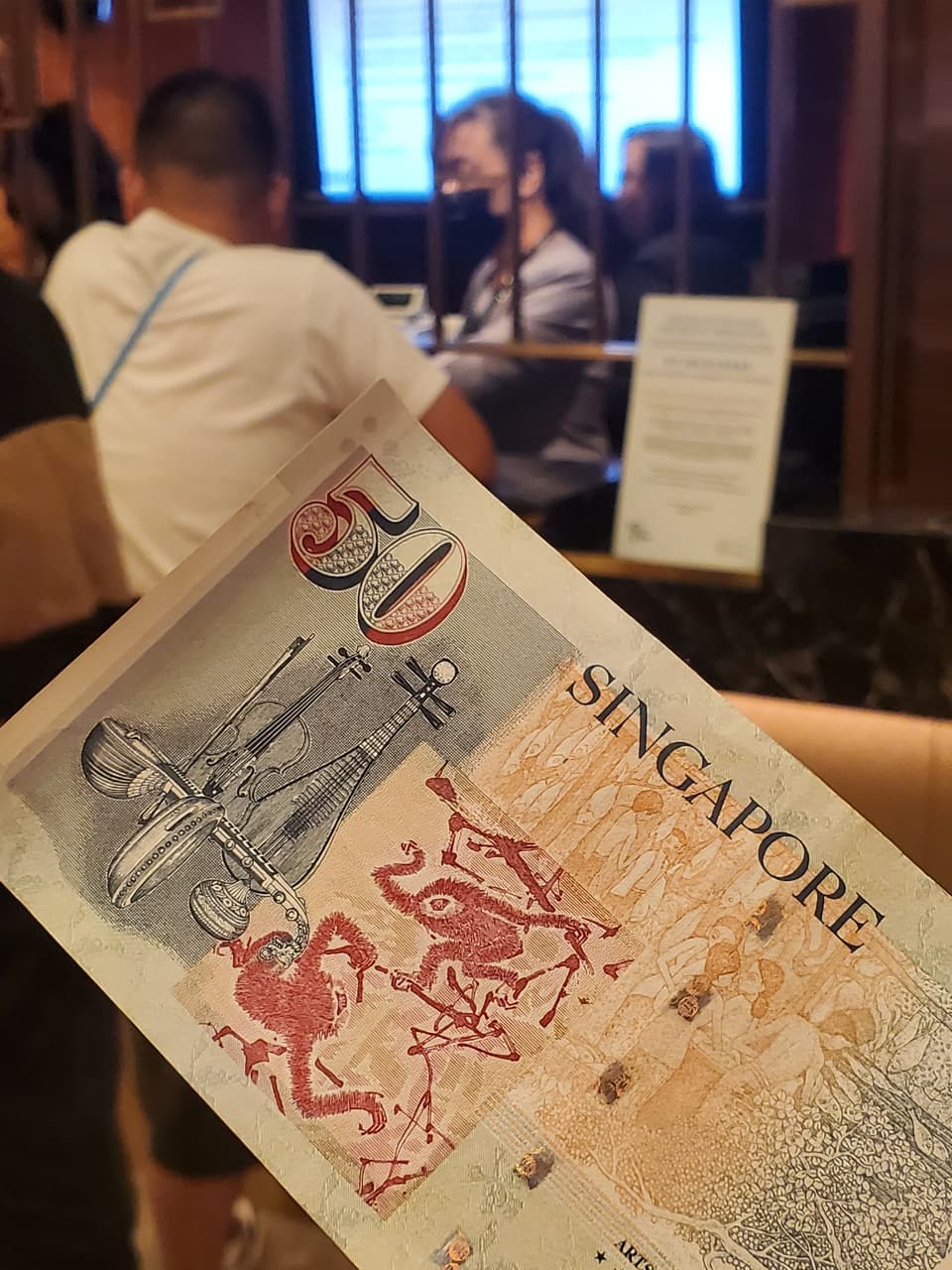 新加坡遊記：這篇真的有妹子照還有賭場照～還有很可怕的拔罐照！慎入，不要滑到底。 - 癌奇藝博士 (@gd810424) | Dcard