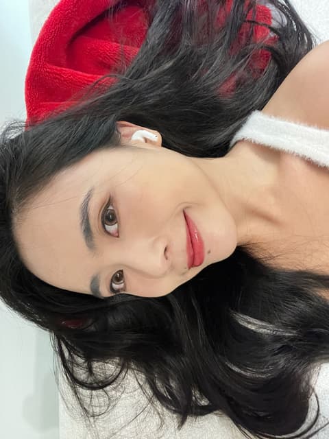 #試色 （更新G03氧化前後照）#唇膏試色 KATE 怪獸唇膏G01 G03 試色評價 有點微逆風🤣 - 美妝板 | Dcard