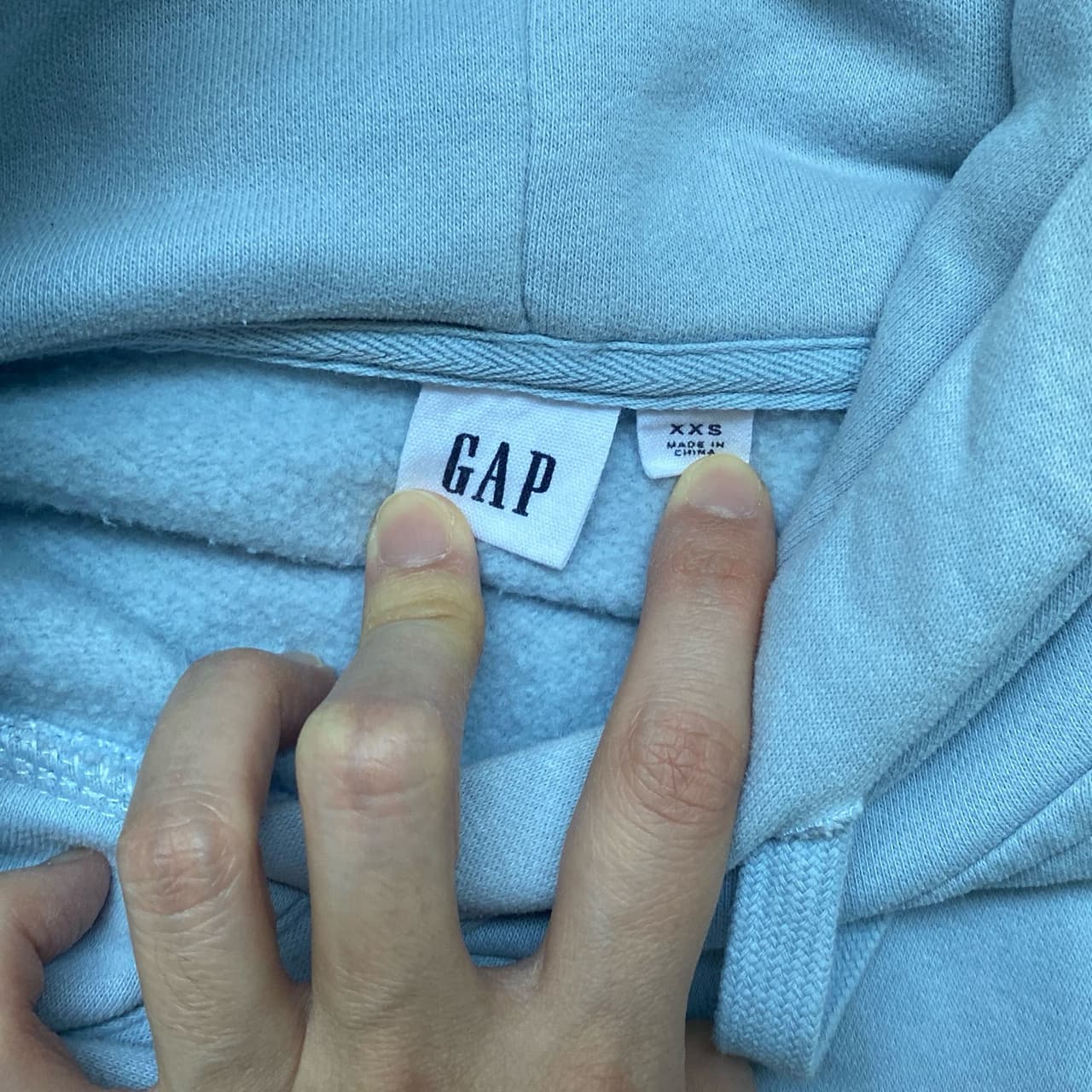 #我要賣 GAP女版寶寶藍/天空藍連帽T 連帽上衣 大學T - 二手交易板 | Dcard