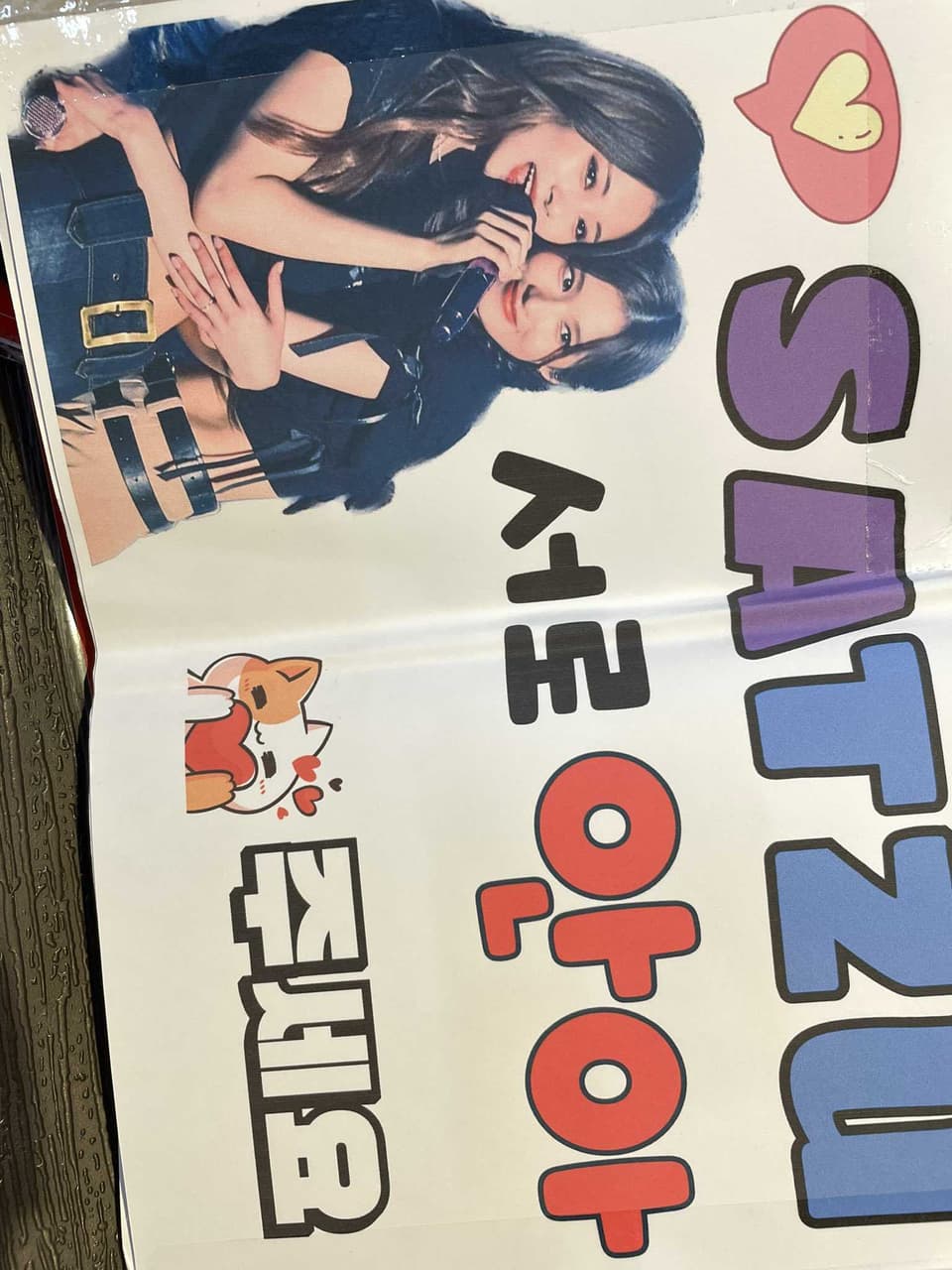 #分享 泰國場🇹🇭D1紗瑜💜💙再次大撒糖，啵啵💋抱抱全都來 - TWICE板 | Dcard