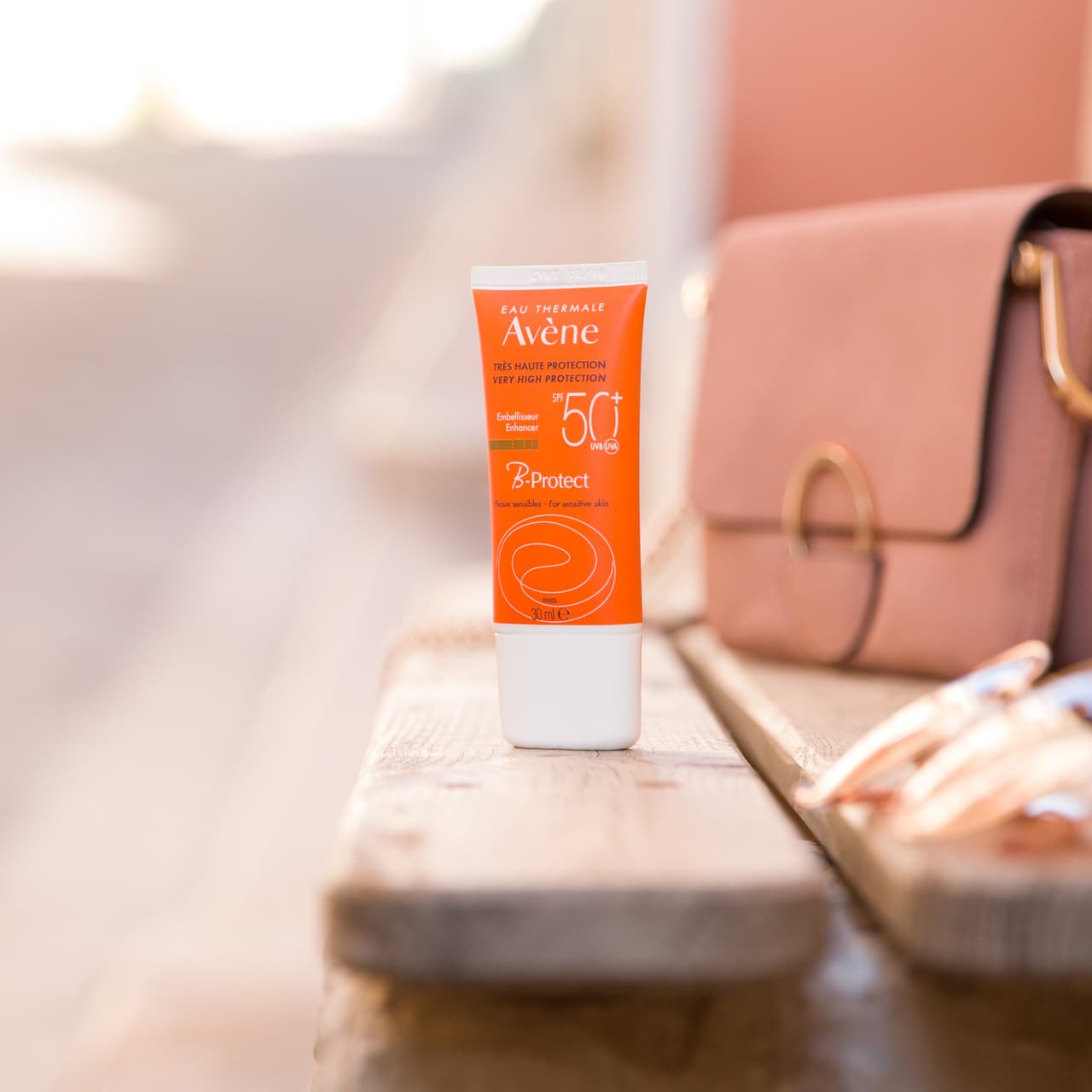 🌞炎炎夏日紫外線增強！Avene 雅漾全效極護亮顏防曬乳🧡讓你安心趴趴走 - 美妝板 | Dcard