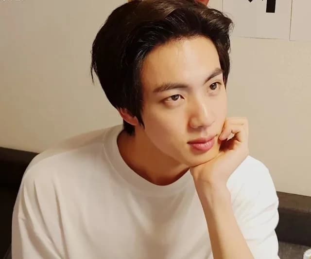#閒聊 BTS最帥單眼皮原本是V，現在變成Jin了 - BTS板 | Dcard