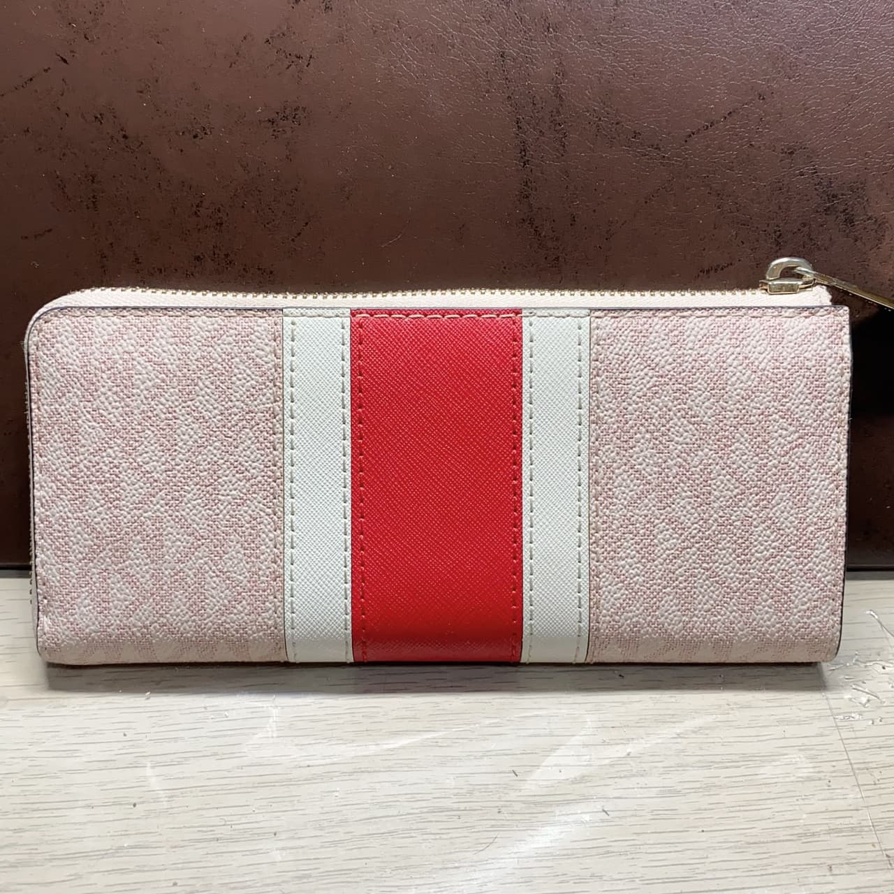 #我要賣 MK 小ck 包包 皮夾 出清 - 二手交易板 | Dcard