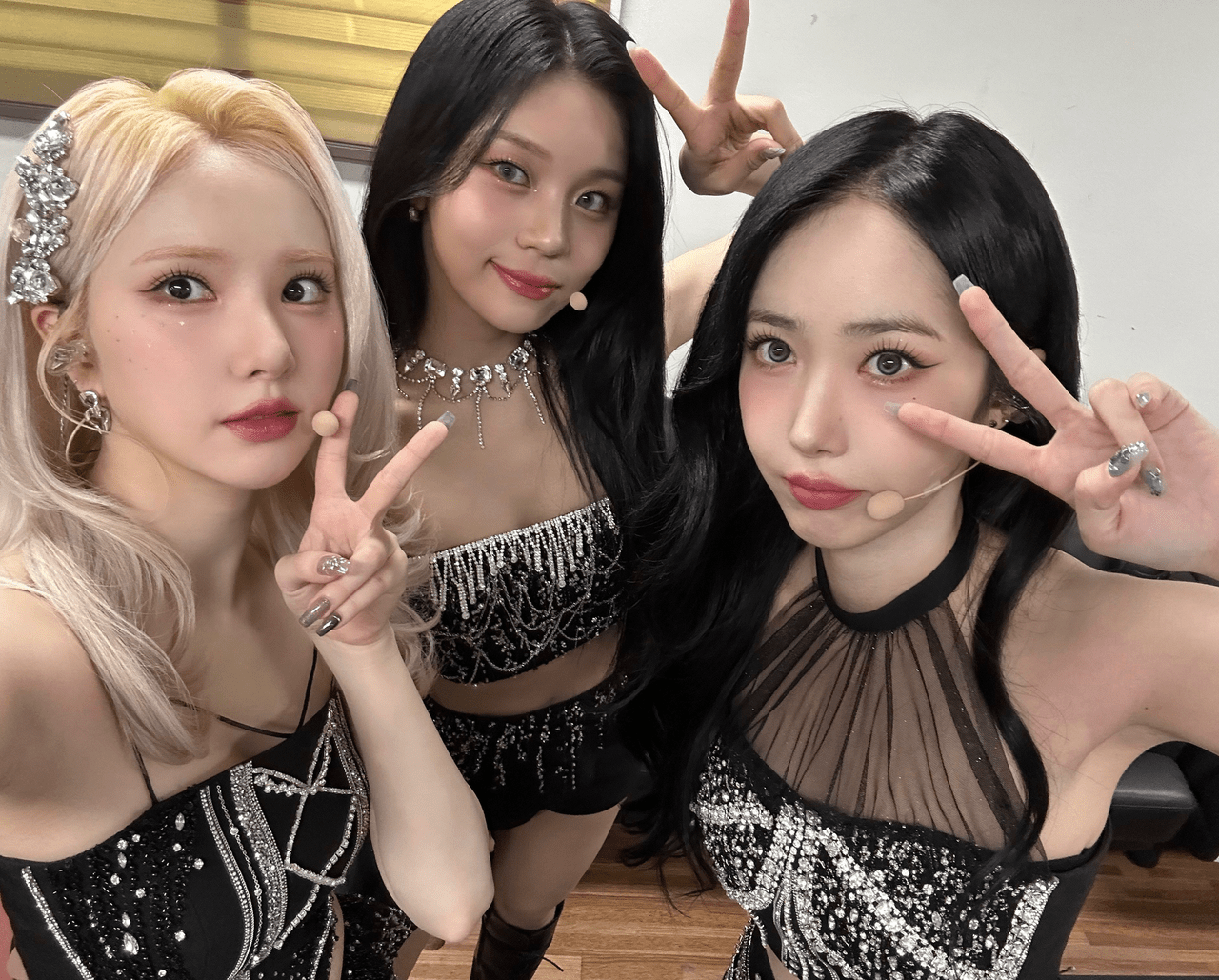 #行程 240602 2024 VIVIZ WORLD TOUR [V.hind : Love and Tears] in SEOUL 🖤DAY2🖤 - GFRIEND板 | Dcard