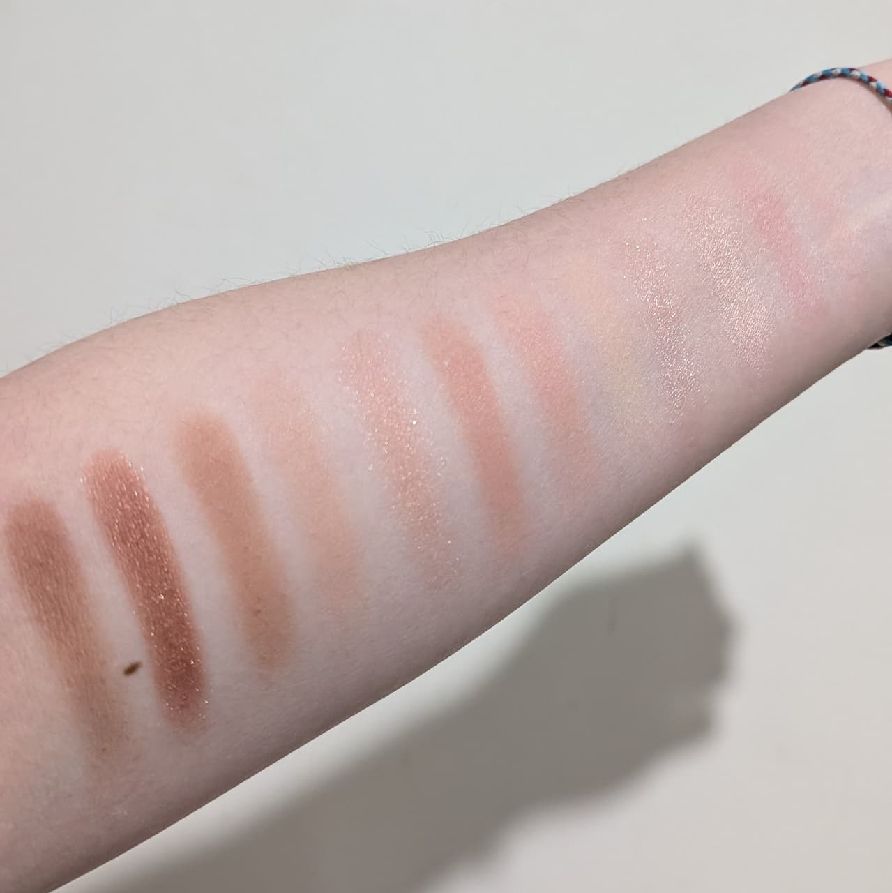 眼影盤點：HOLIKA HOLIKA MATURE PEACH #蜜桃橘 #春日 - 文青鳥 (@ysh_) | Dcard