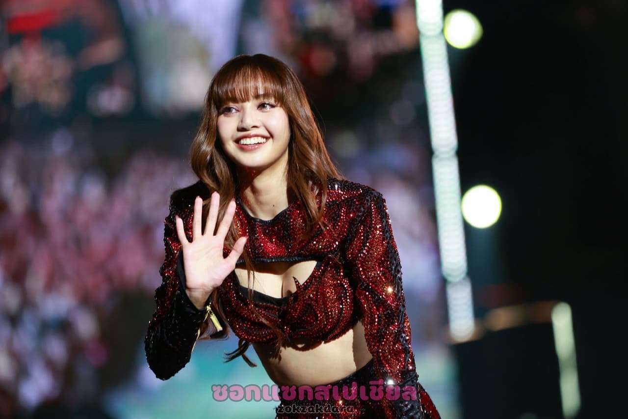 #分享 LISA出席泰國ICONSIAM跨年演唱會 - BLACKPINK板 | Dcard