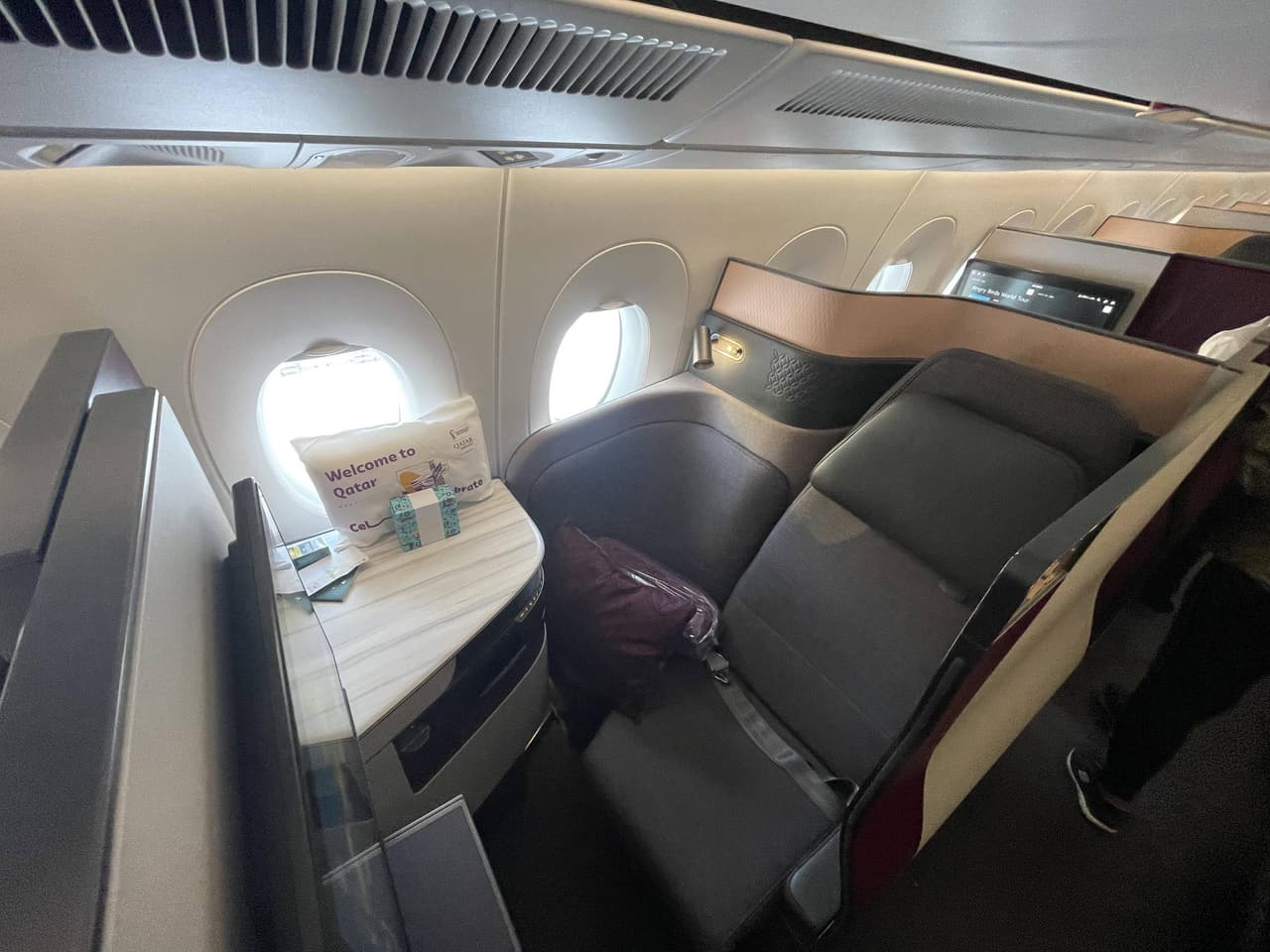 #飛行紀錄 卡達航空商務艙Qsuite QR701 DOH-JFK Part.1 - 航空板 | Dcard