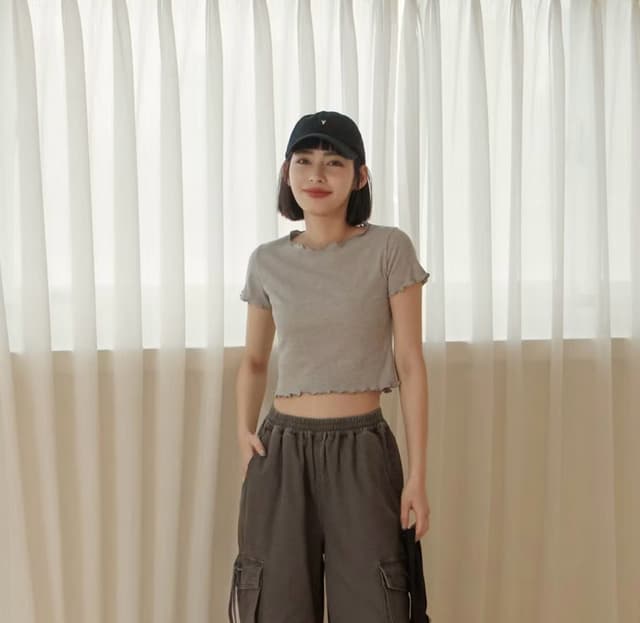 5款短版Tee推薦👩修飾比例 瞬間讓你的穿搭層次感提升 怎麼穿都好看～ - 三年五班守日人 (@a9509357) | Dcard