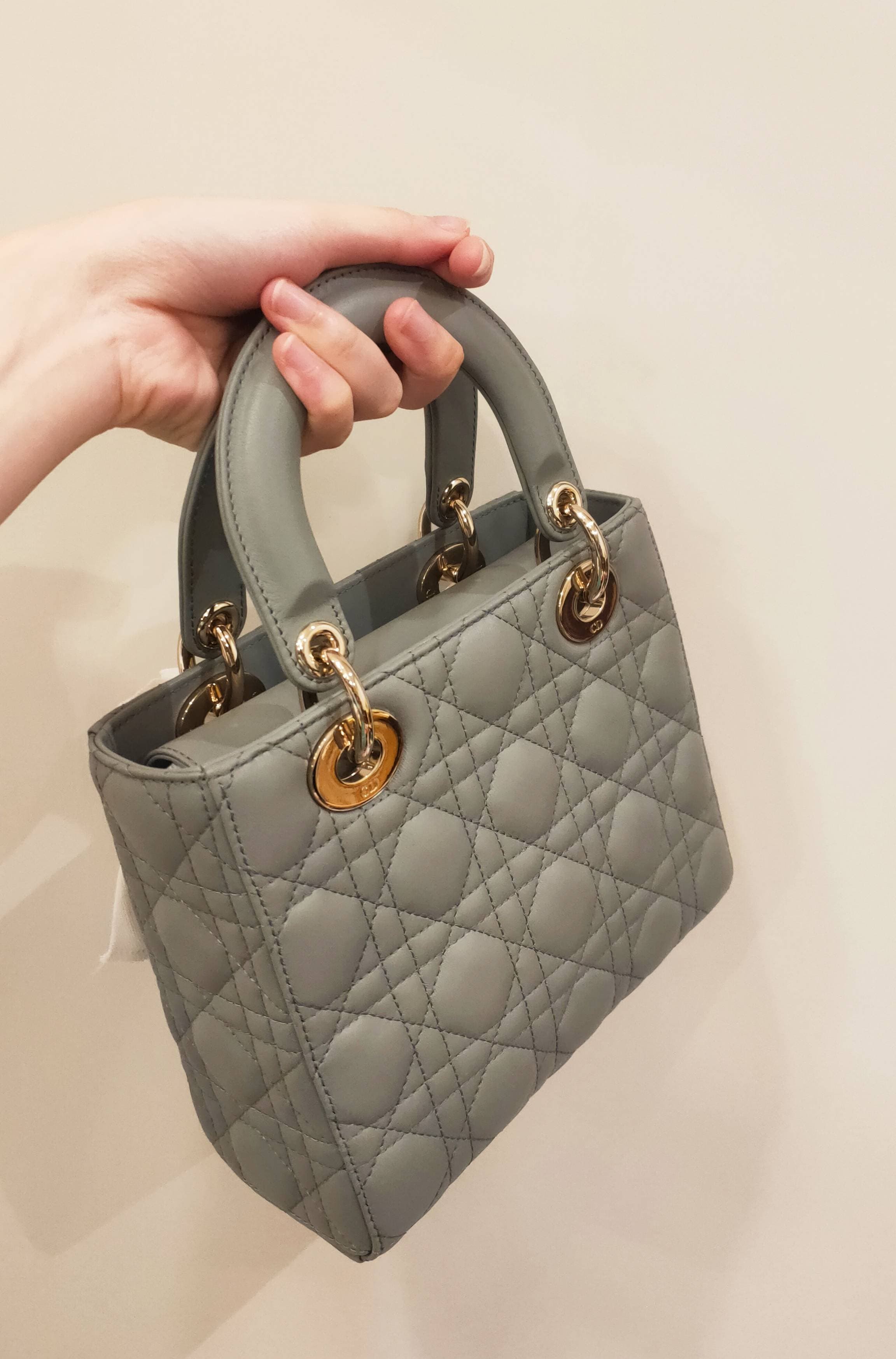 #分享 【🐠的Dior收藏】白、灰Lady Dior+小雞黃限定名片夾+2023新年禮 - 精品板 | Dcard