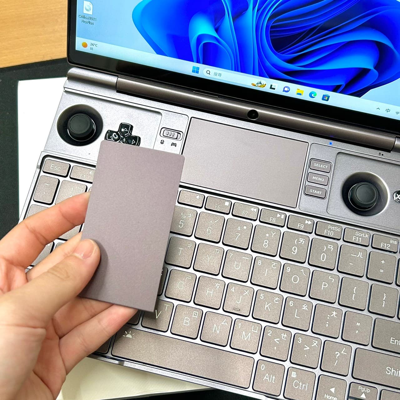 分享&開箱GPD win max2超小巧搖桿筆電🎮(全實拍實錄) - 3C板 | Dcard