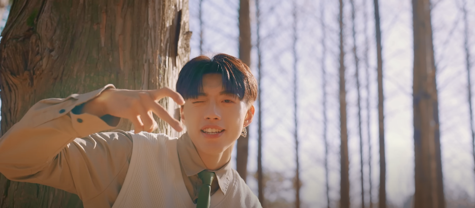 #分享 MV「火花」 迷死人的瞬間💜 - Ozone板 | Dcard