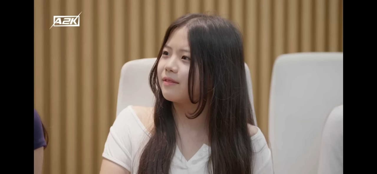 #分享 [A2K /VCHA ] JYP. 給13歲少女帶來的 emotional damage , 當忙內聽到團名的反應 xD - 追星板 | Dcard