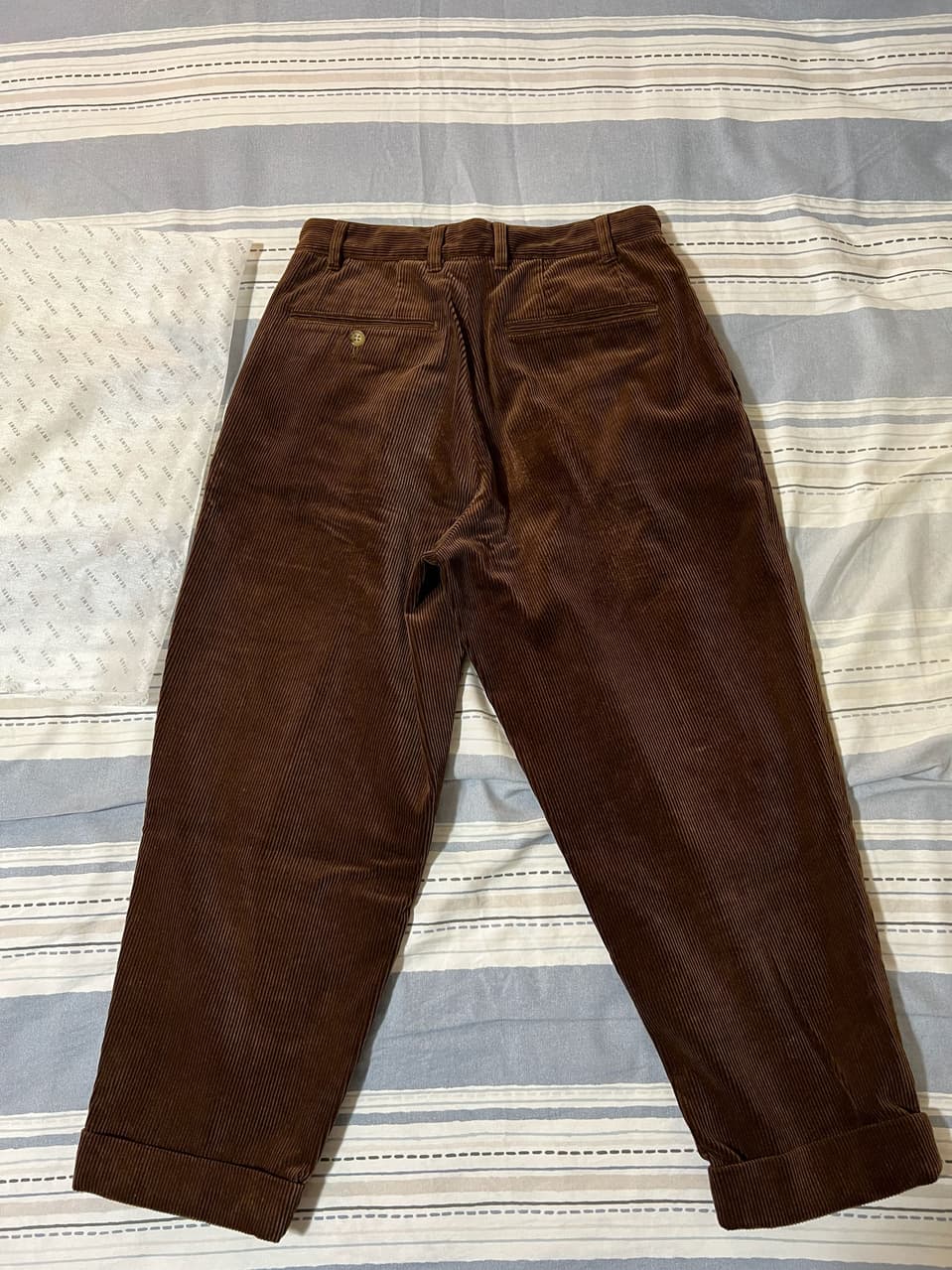 #我要賣 BEAMS PLUS 燈芯絨長褲 - 二手交易板 | Dcard