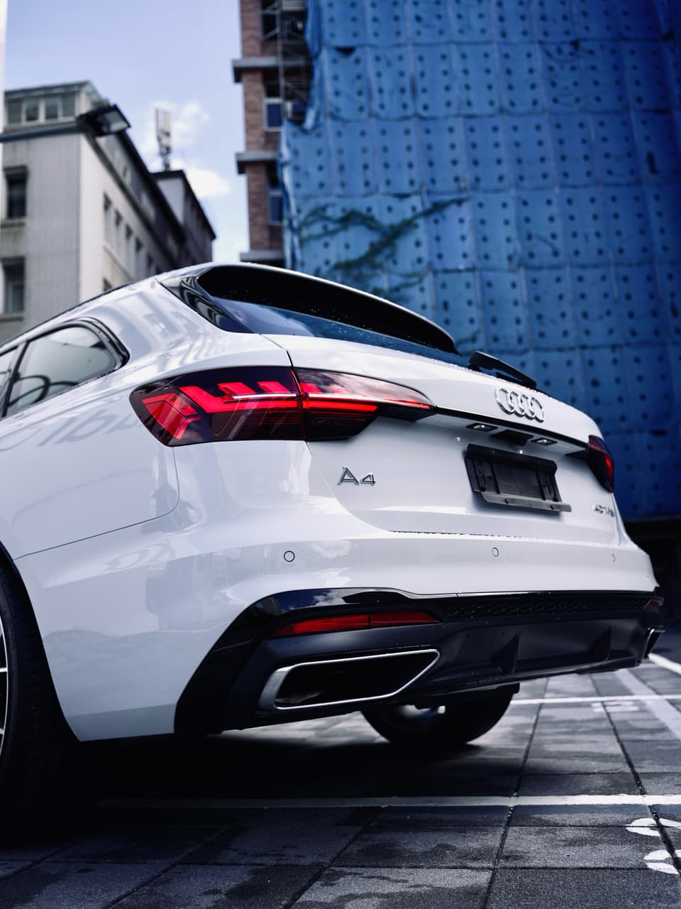 年輕家庭與質感生活的完美體現——𝐀𝐮𝐝𝐢 𝐀𝟒 𝐀𝐯𝐚𝐧𝐭 𝟒𝟎 𝐓𝐅𝐒𝐈 𝐒 𝐥𝐢𝐧𝐞｜實車分享 - 汽車板 | Dcard