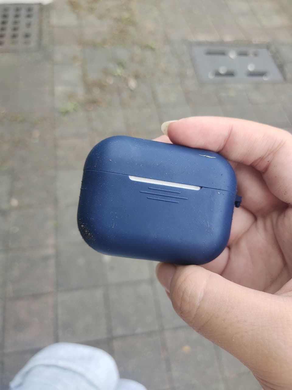 失物招領(深藍色外殼airpods 國立高雄科技大學板 Dcard