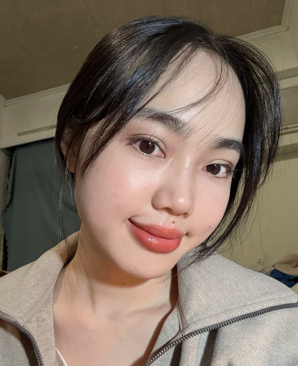 #試色 無濾鏡！怪獸持色唇膏水光版 G03 - 美妝板 | Dcard