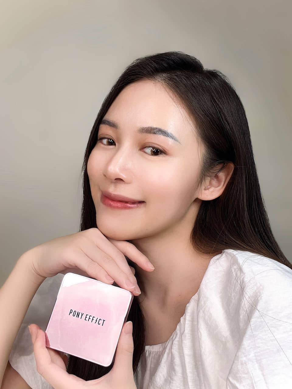 好適合冬天的底妝，妝感很有韓妞的輕透水光感，讓人喜歡 小口丸子 Eatoooooo Dcard