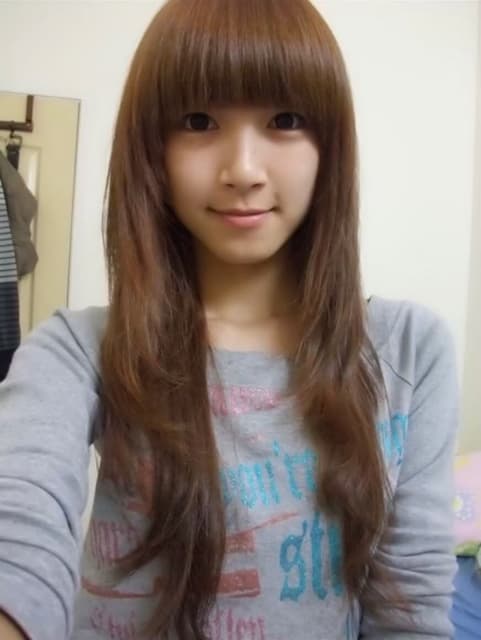 考古題-她是誰？ - B49-1 留言 | Dcard