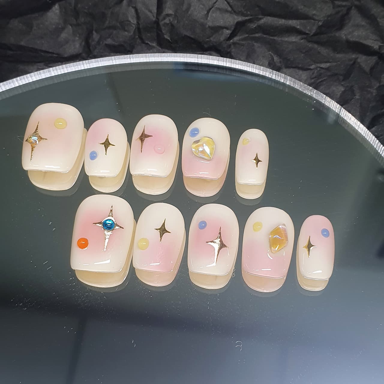 問題 想問購買穿戴甲是比較喜歡看實戴還是款式圖？ 美甲板 Dcard