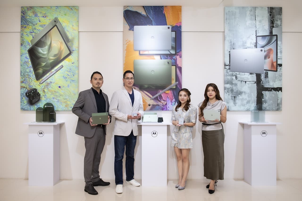 Motorola 夾耳式耳機、Moto｜ Swarovski® razr 60 獨家限定版 - 束褲3C團 (@suku3c) | Dcard