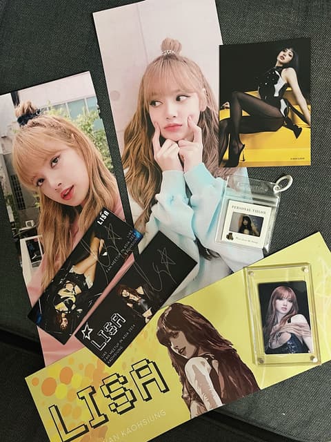 #分享 分享Lisa見面會拿到的應援小物們（內有交換物歡迎私訊詢問～） - BLACKPINK板 | Dcard