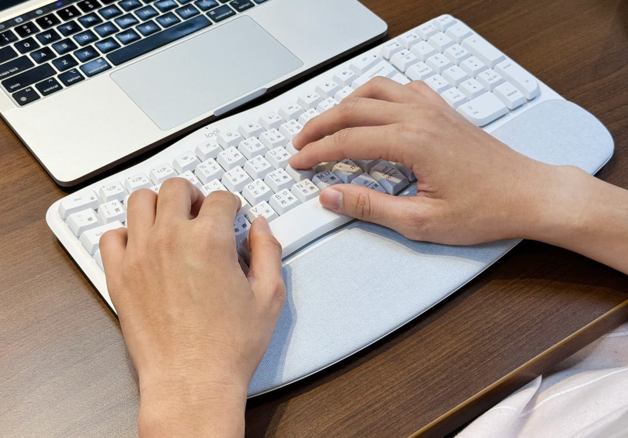 【產品開箱分享】羅技 WAVE KEYS、LIFT 人體工學鍵鼠，絕佳舒適的辦公體驗 - 蘋果仁 (@applealmondtech) | Dcard