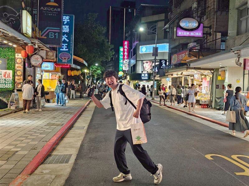 「日百萬YTR」突現台北拍片！踩點永康街、吃芒果冰 大讚：人情味超暖 - SETN三立新聞網 (@setn54) | Dcard