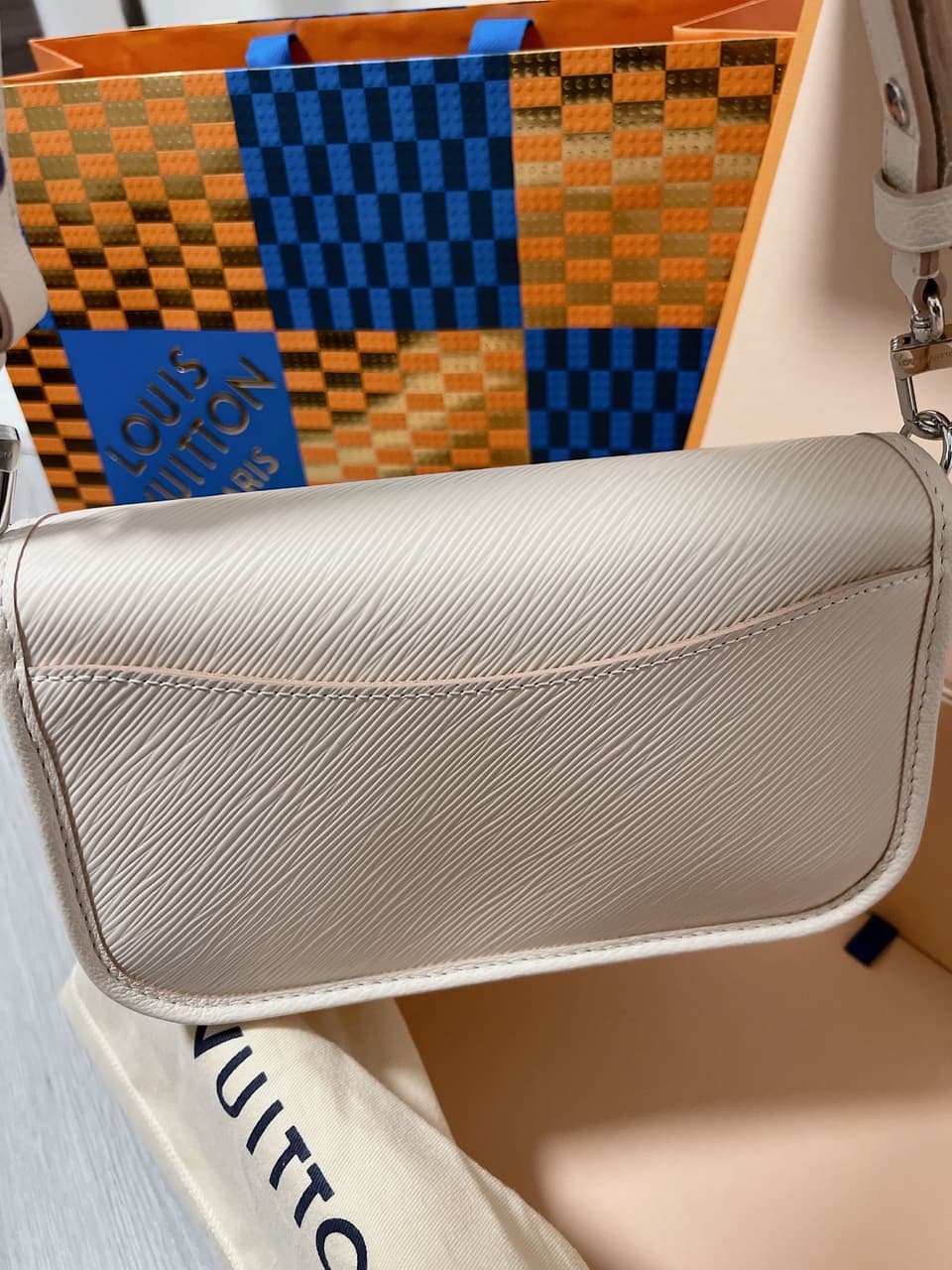 #開箱 LV BUCI 腋下包 聖誕禮 🎄 - 精品板 | Dcard