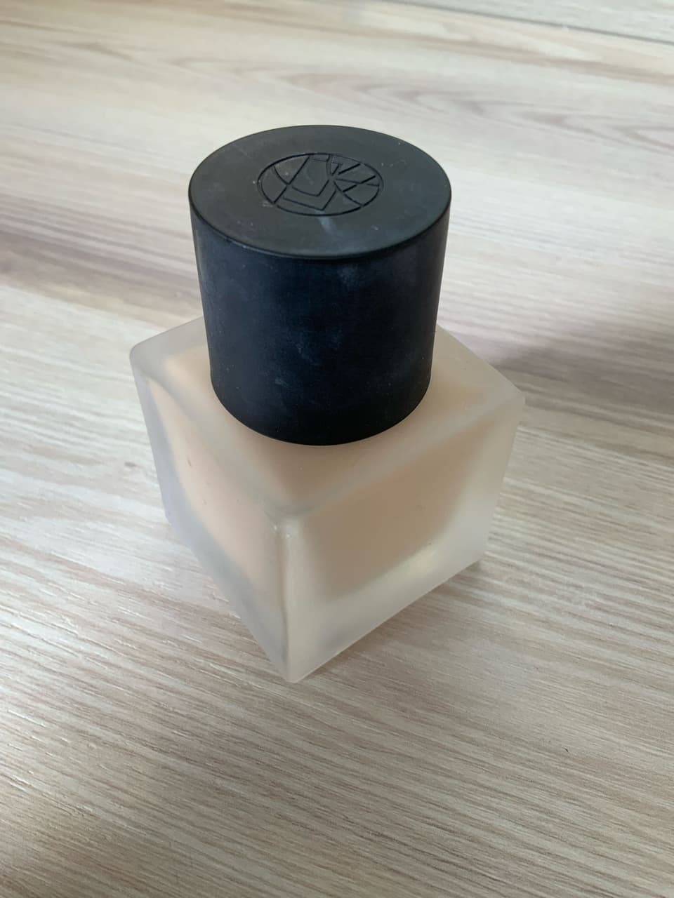 #我要賣 #我要賣 植村秀無極限粉底液 #674 light shell - 二手交易板 | Dcard