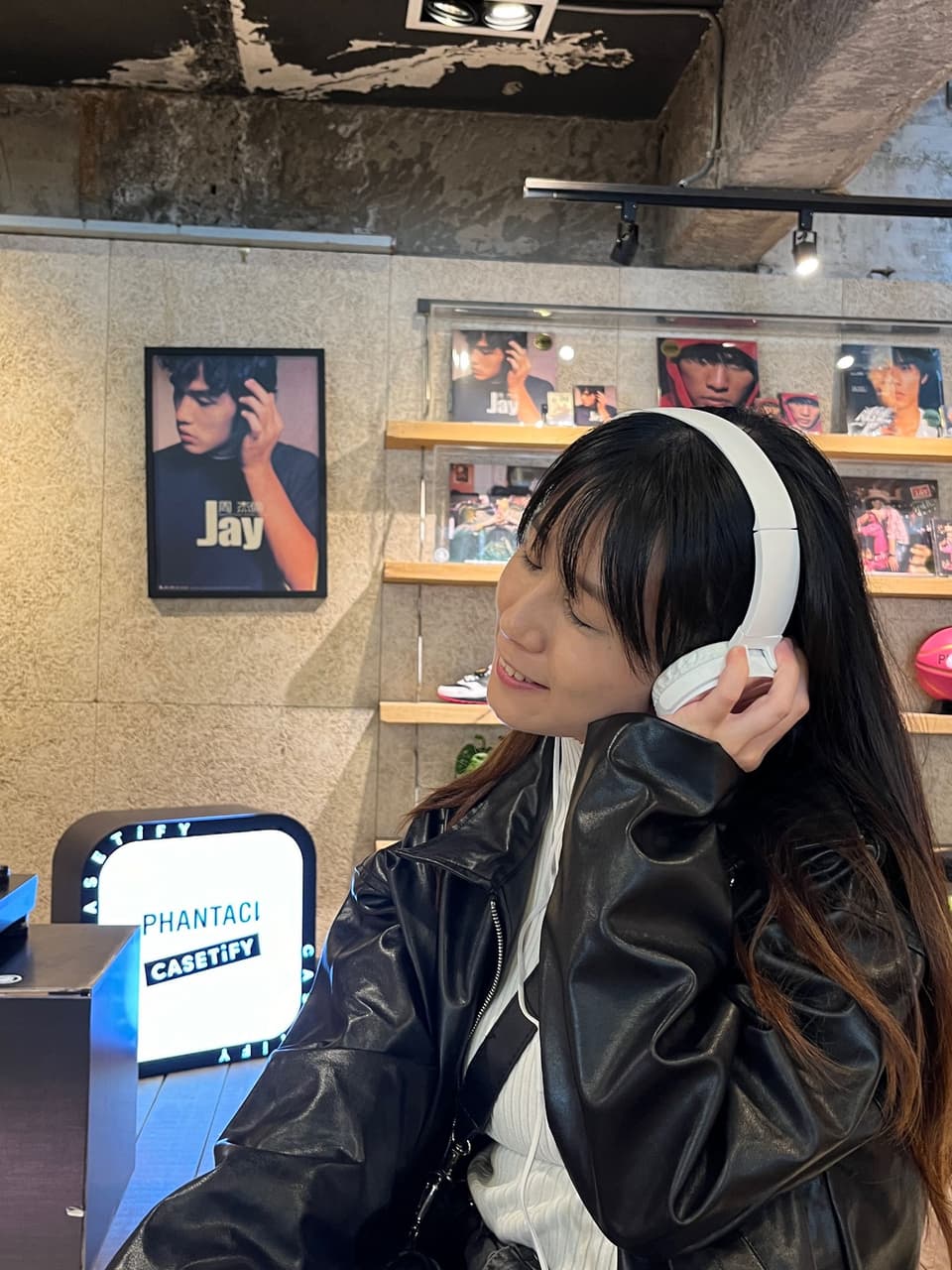 周杰倫時空饗宴🍽️🎵巷弄裡的快閃唱片行咖啡廳 - 愛吃的魚🍥 (@tatafish) | Dcard