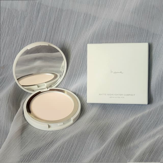 #分享 屈臣氏挖到寶📢開架淚溝神器只要$199！heme霧面打亮餅必收 ️‍🔥 - 美妝板 | Dcard